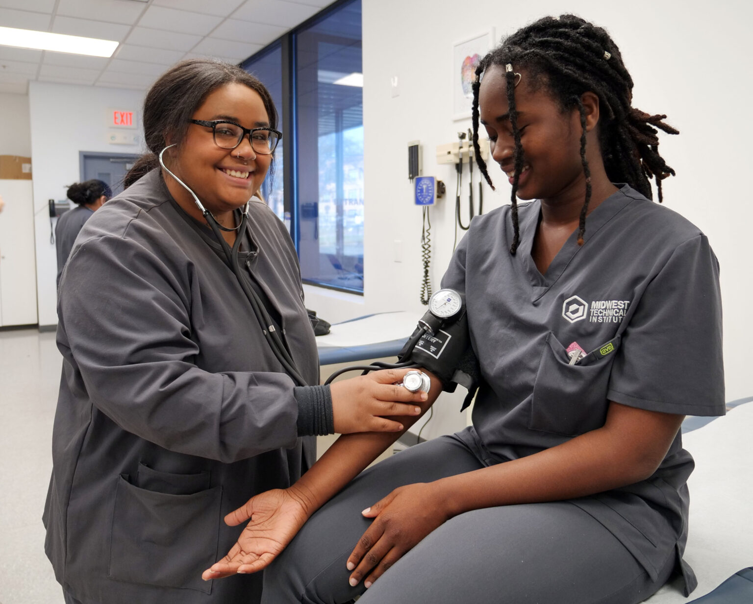 Medical Assistant Training Program | Illinois & Missouri