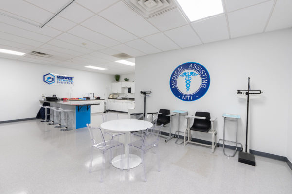 Medical Assistant Training Program | Midwest Technical Institute