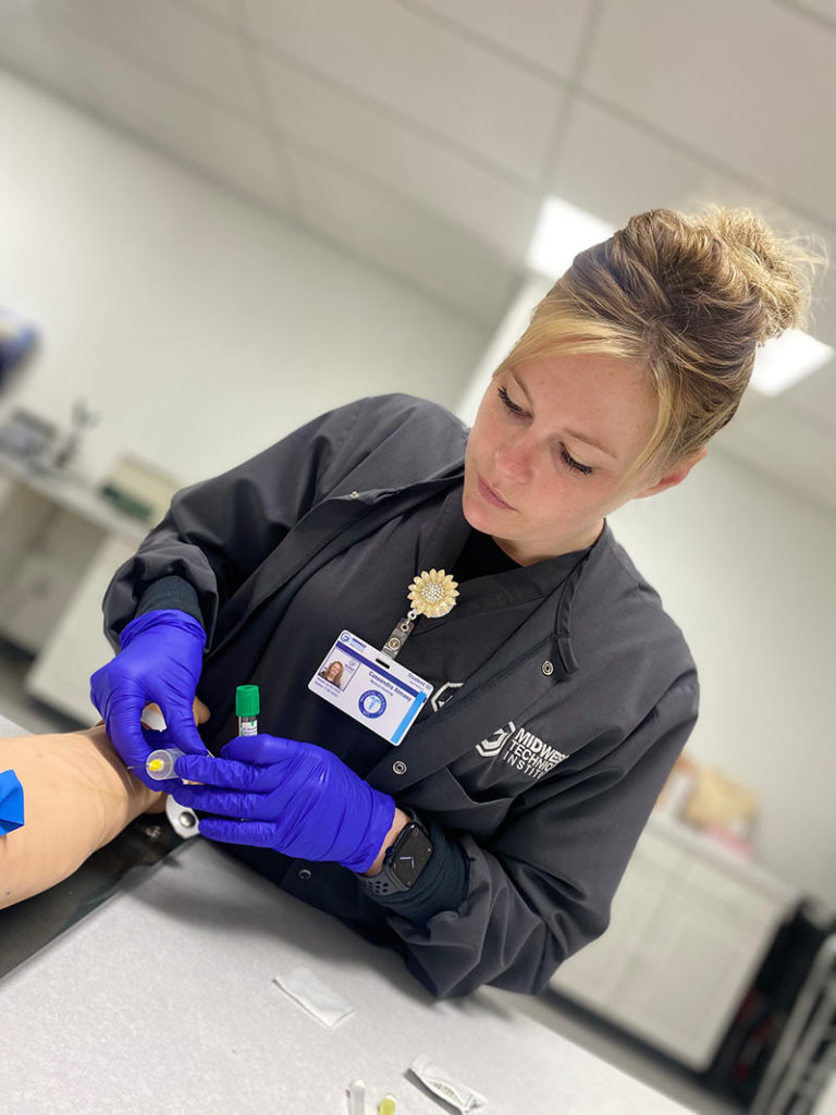 Medical Assistant Training Program | Midwest Technical Institute